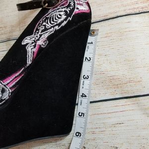 Too Fast | Shoes | Too Fast Velvet Wedges Nwot | Poshmark